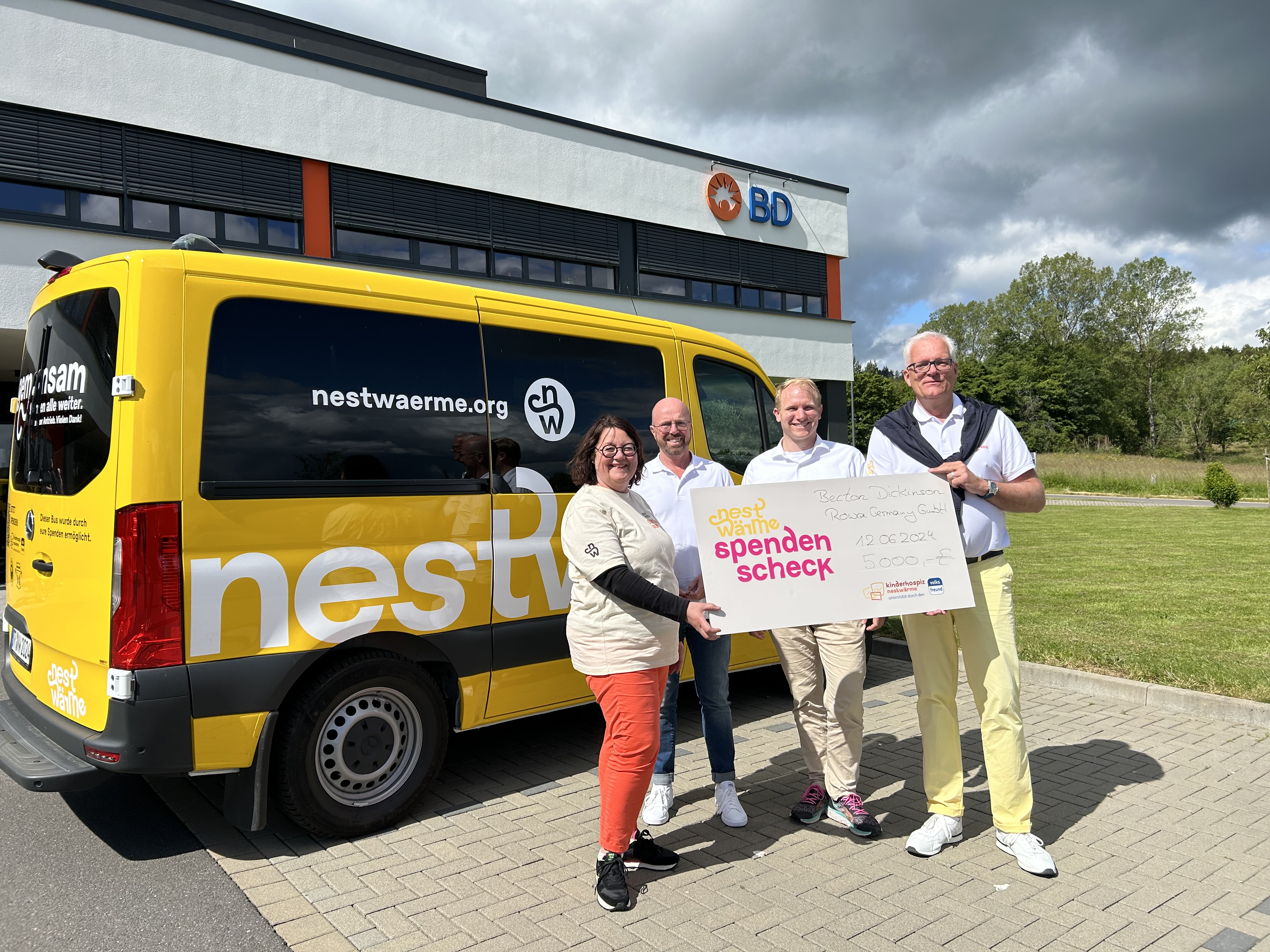 BD Rowa™ spendet an nestwärme e.V.